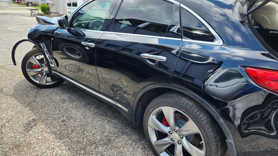 2009-2017 Infiniti FX50 Passenger right side fender hood seal ledge ...