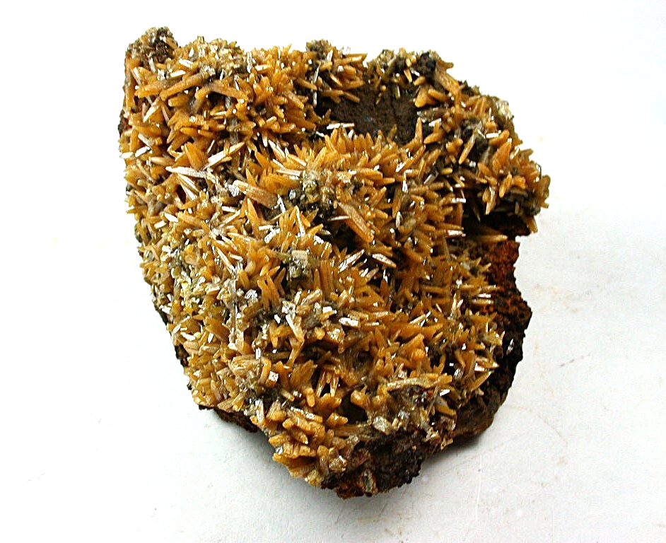 MINERALS : PYRAMIDAL WULFENITE CRYSTALS ON 2 SIDES FROM THE OJUELA MINE ...