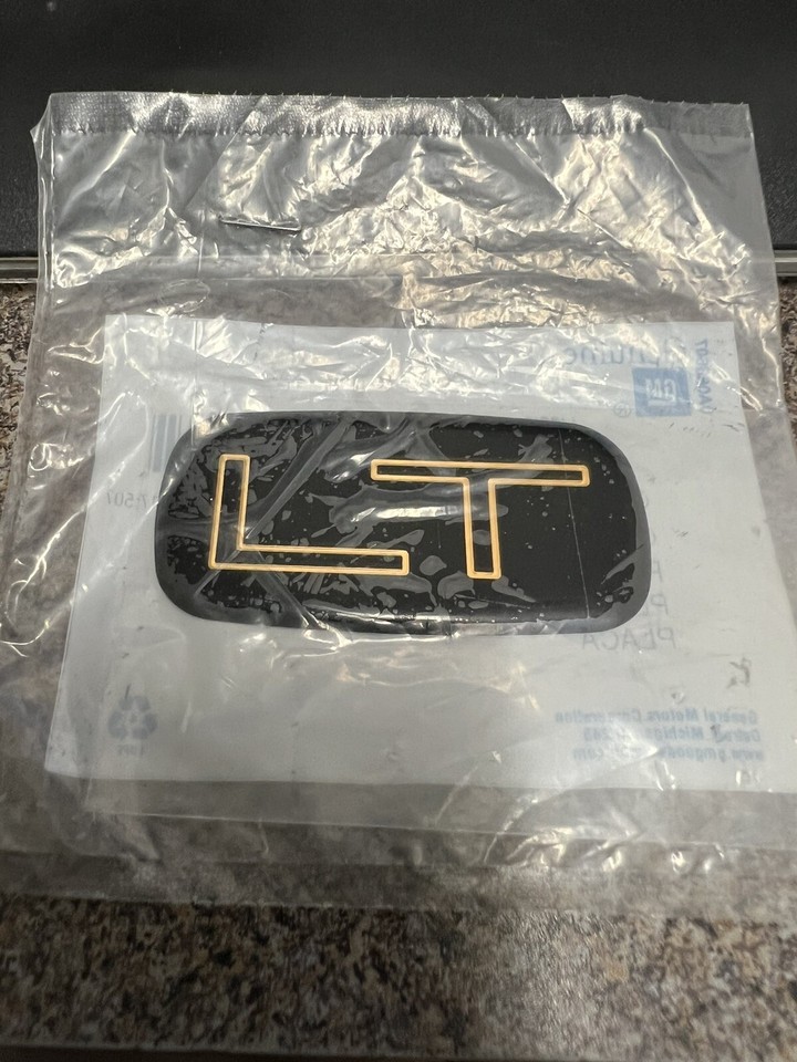 1999-2007 Chevrolet Silverado Crew Cab LT Side Emblem OEM 15036136/ 3-C ...