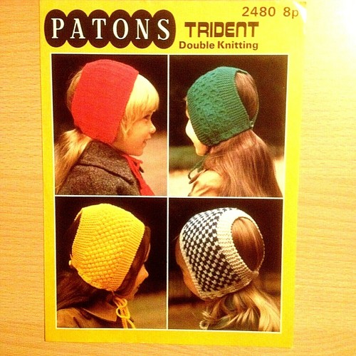DK KNITTING PATTERN CHILDRENS GIRLS HATS DRAWSTRING HEAD-HUGGERS | eBay