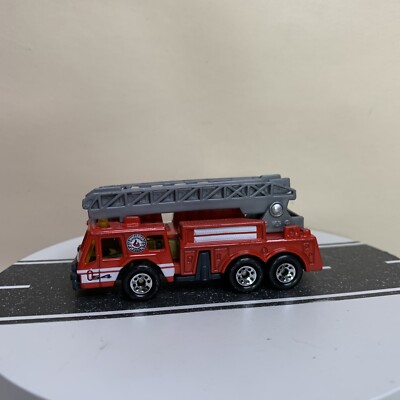 Matchbox 5 Alarm Series Ladder Fire Truck Engine Red w/White Stripes 1: ...