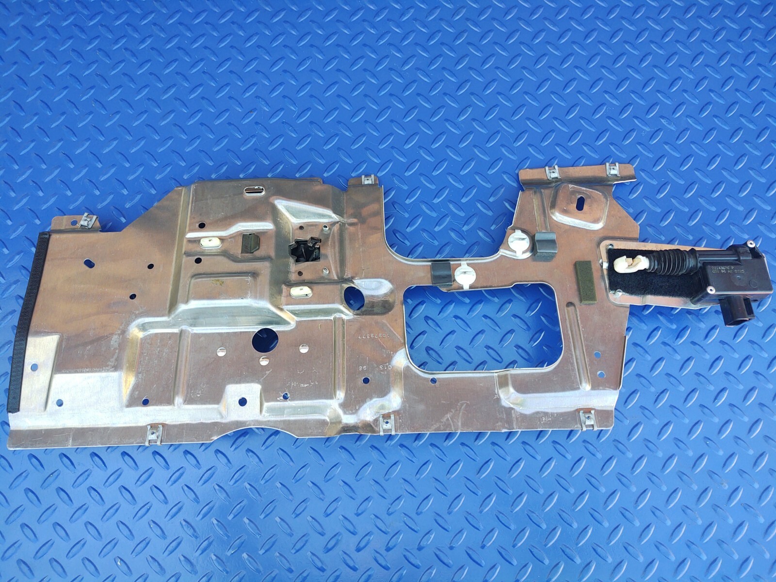 1994-1996 Chevrolet Corvette Driver Side Inner Door Handle Mounting ...