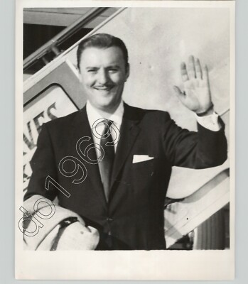 Mexican Actor MANOLO FABREGAS Descends Plane @ IDLEWILD In NYC 1958 ...