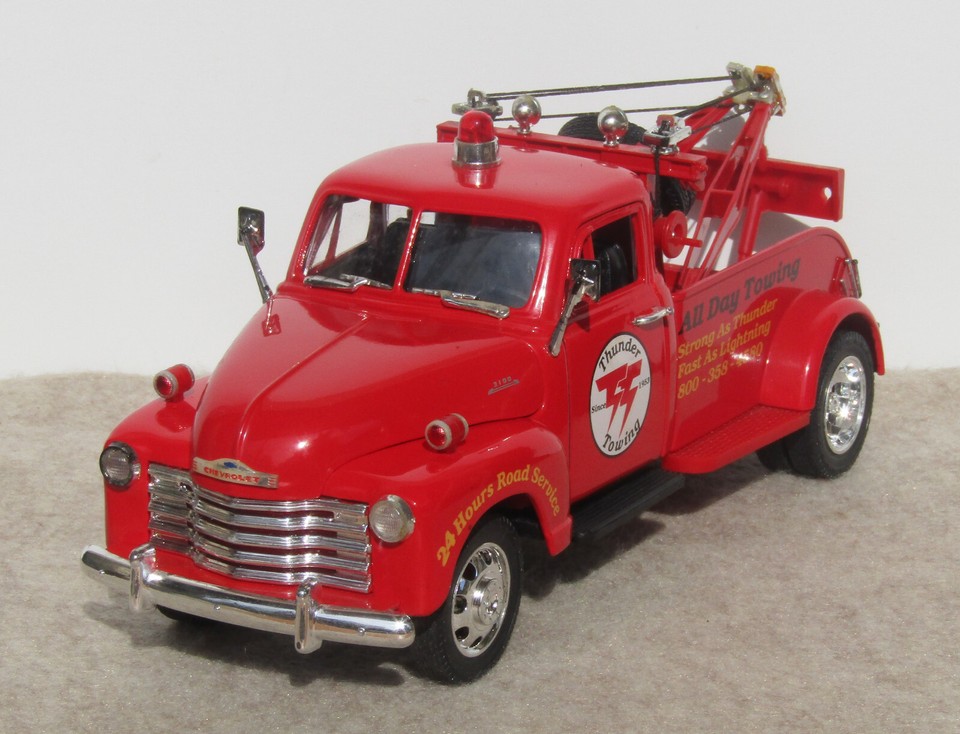 Jada Toys 50100 1:24 Scale Thunder Towing 1953 Chevy Wrecker Tow Truck ...