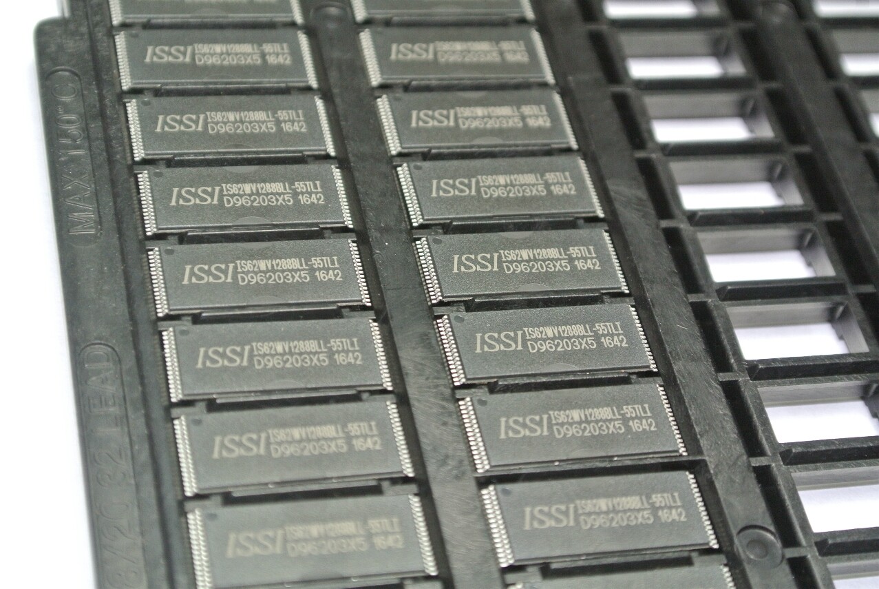 IS62WV1288BLL-55TLI ISSI SRAM Chip 32-Pin TSOP-I [QTY=1pcs] | eBay