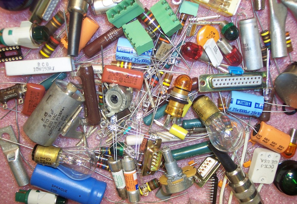 3 lb+ GRAB BAG MIXED LOT ELECTRONIC COMPONENTS CAPACITORS RESISTORS ...