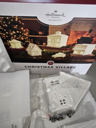 Hallmark "Christmas Village" 2021 NEW Light & Sound Porcelain Table Top ...