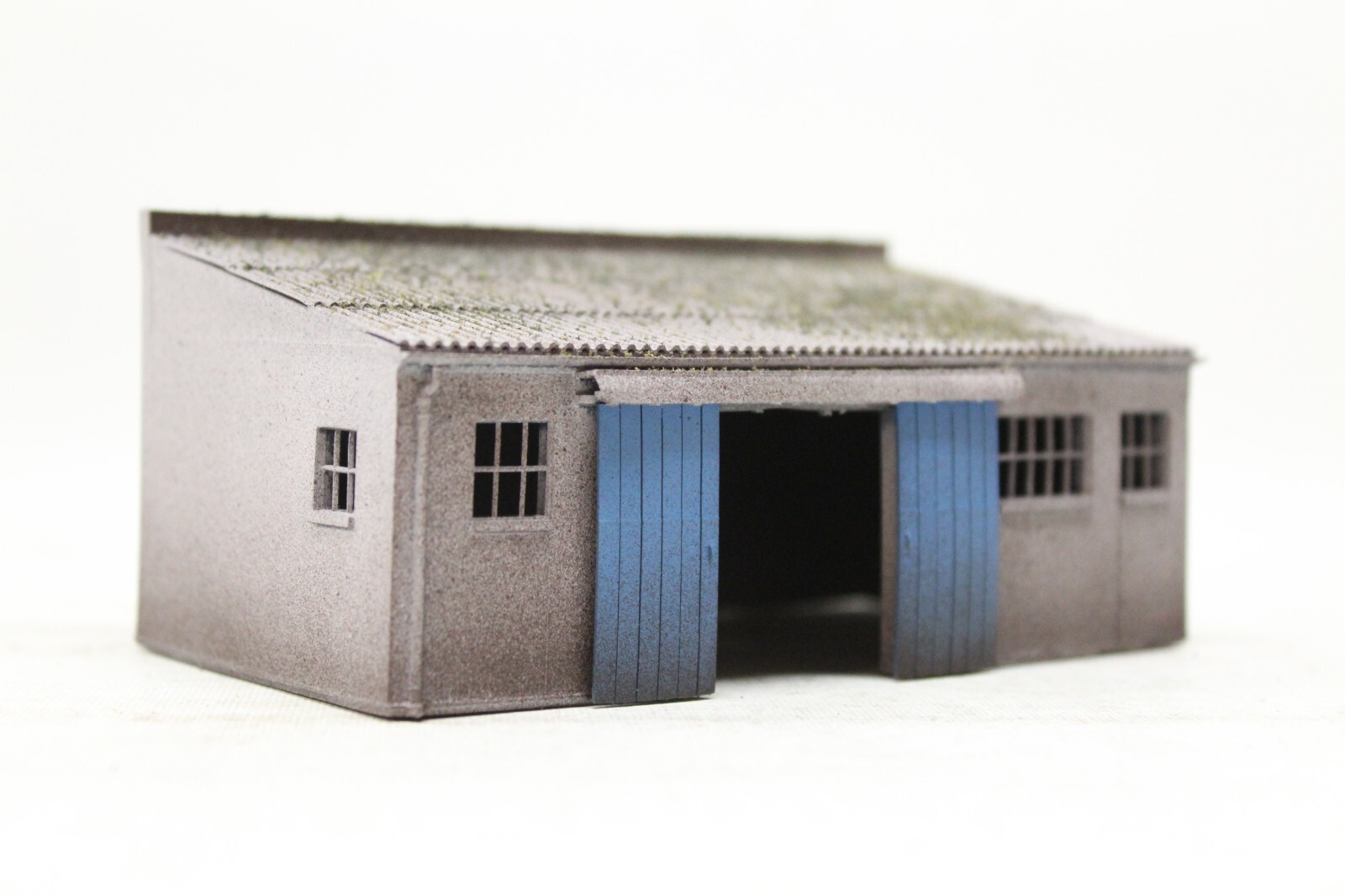 CONCRETE GARAGE WORKSHOP BUILDING MODEL - BLUE DOORS - WEATHERED - OO ...