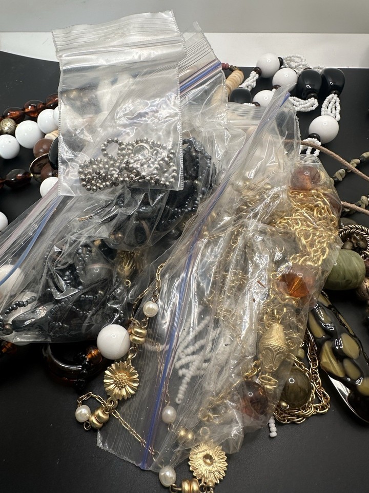 Lot Vintage Lucite/Glass Necklaces Great For Resale/Craft/Wear Med Flat ...