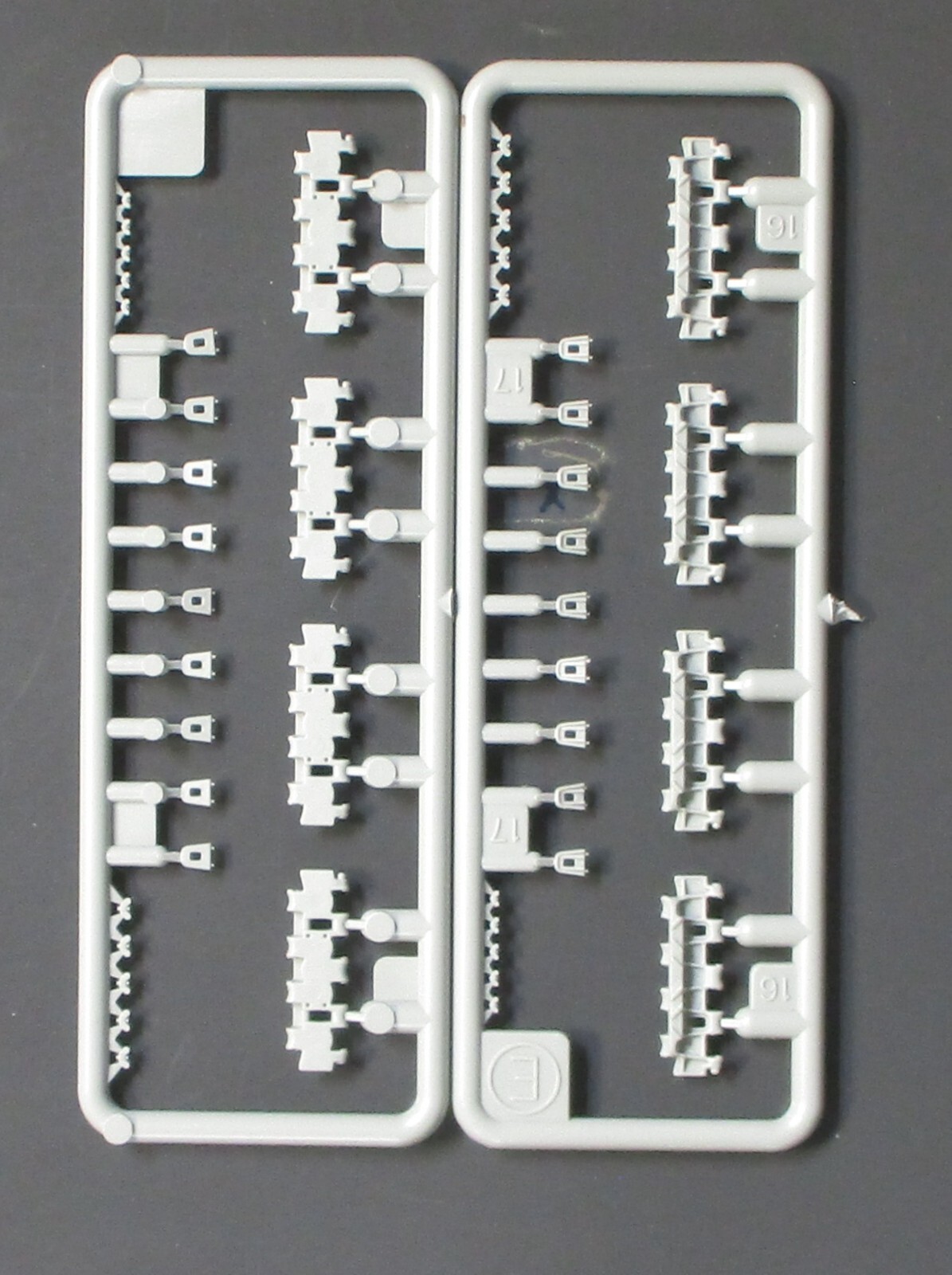 Dragon 1/35th Scale Jagdpanther Late Ausf G1/G2 - Parts Lot E from Kit ...