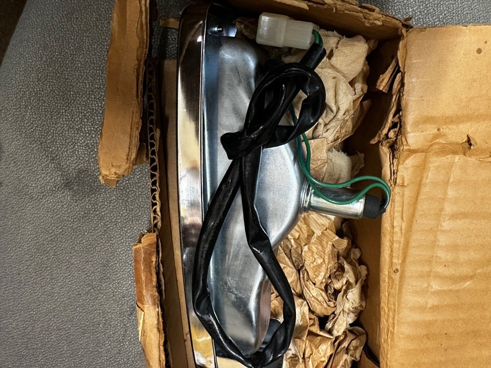 1972-1980 Chevrolet LUV RH PARKING LAMP ASSEMBLY NOS PT# 94021100 ISUZU ...