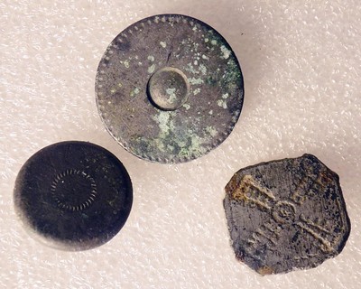 Buttons - Dug Colonial