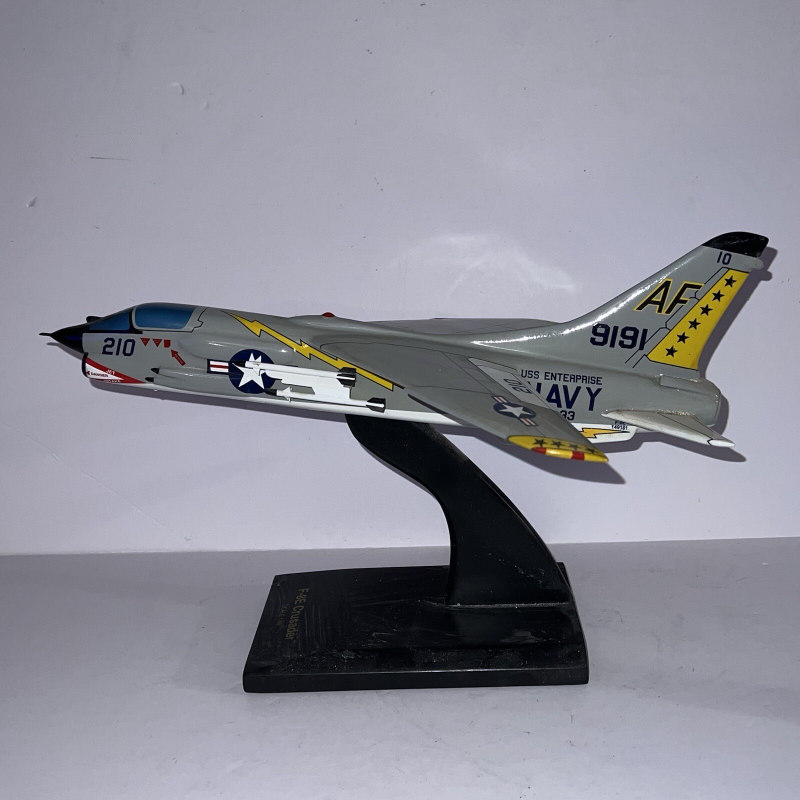USN LTV Ling Temco Vought F-8E Crusader Desk Top Display Model 1/48 SC ...