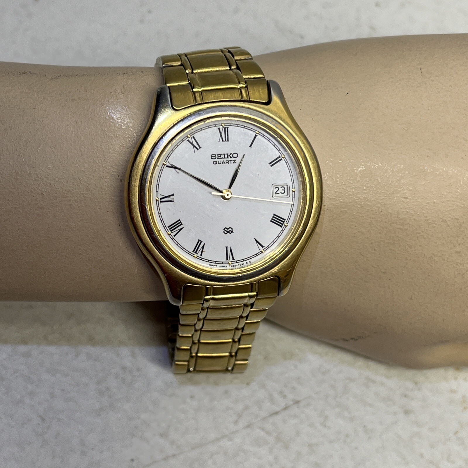 seiko quartz water resistant men’s watch base metal 7… - Gem