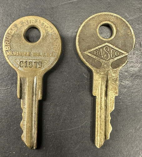 Vintage Keys Briggs & Stratton Corp Basco DB667 - C1579 Key Milwaukee ...