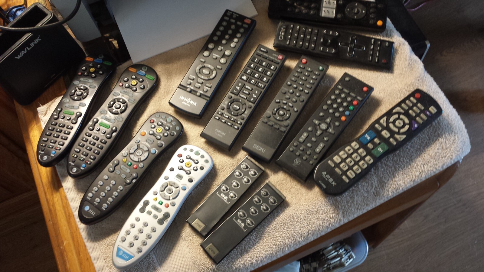 Lot Of 13 Remotes TV/SOUND/ Original Vizio Seiki Insignia Apex ...
