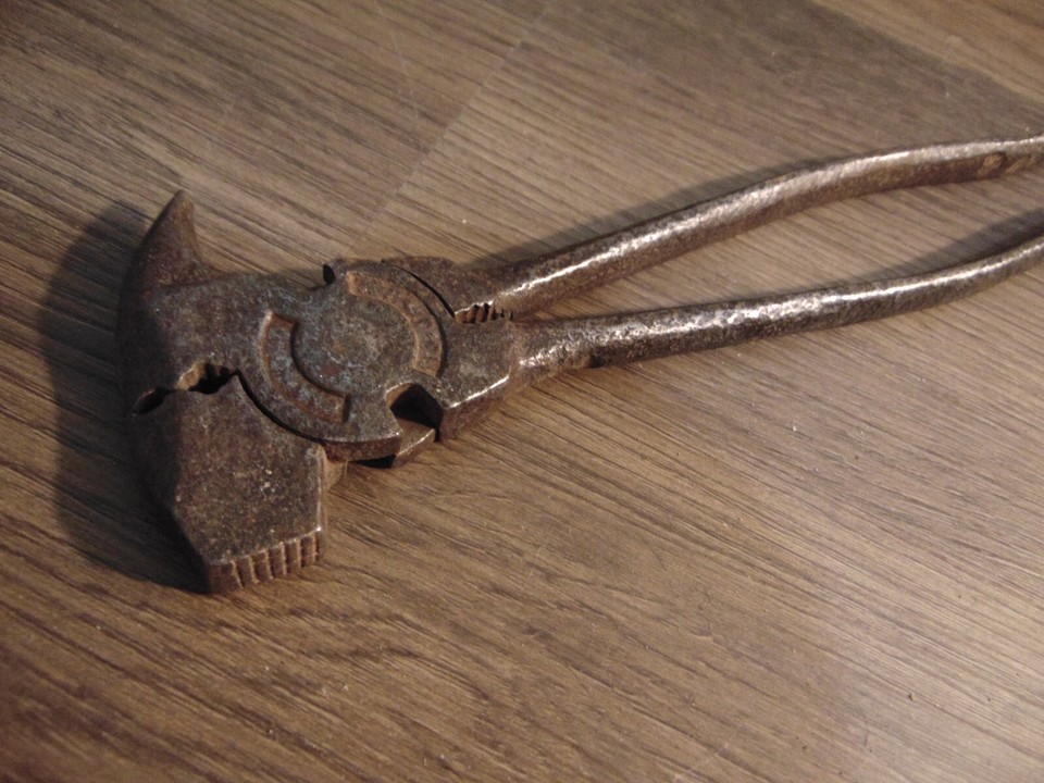 Antique Early Diamond Calk & Horseshoe Duluth Fencing Fence Farm Pliers ...