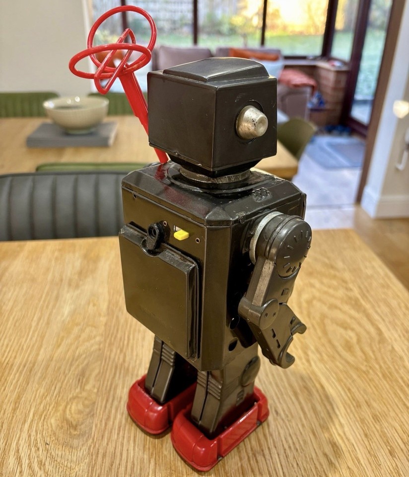 1960s Horikawa S.H Japan Tin Battery Operated Space DINOSAUR TV Robot ...