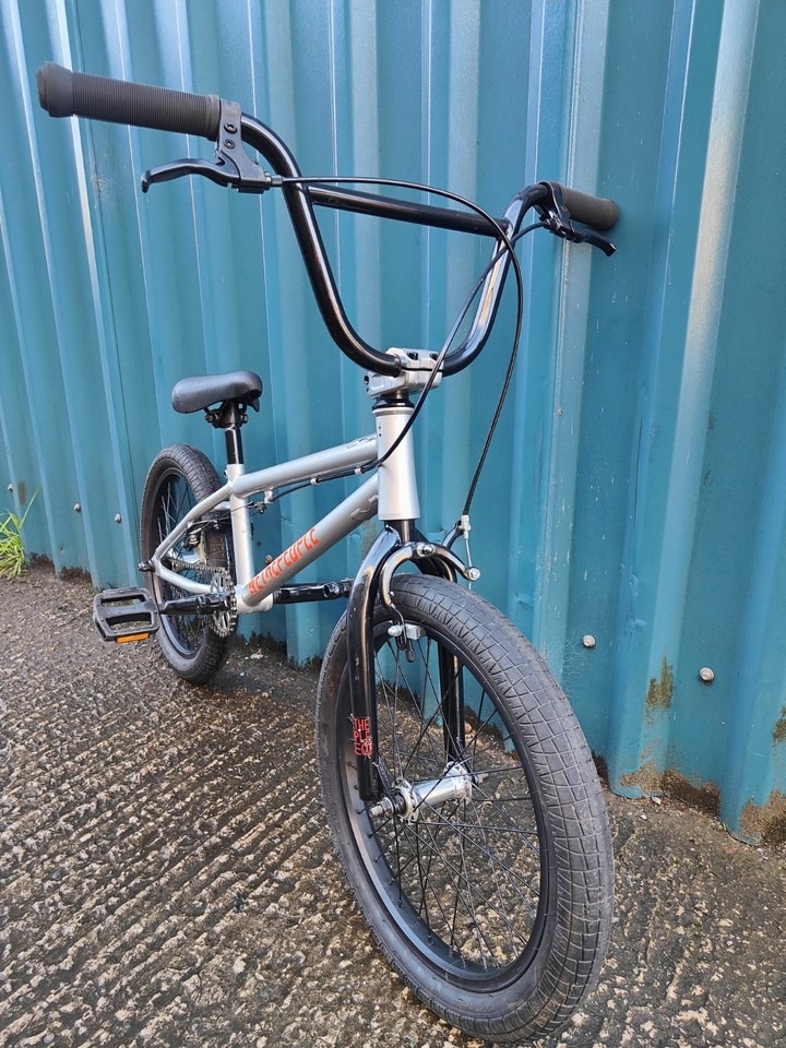 High Spec 18inch BMX Bike /Bicycle - Silver / Black - Fully Sealed ...