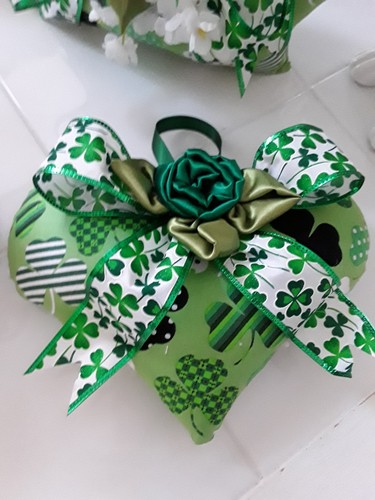 #2 ST. PATRICKS SHAMROCKS GREEN CLOVERS NEW FABRIC BIG DECORATIVE HEART ...