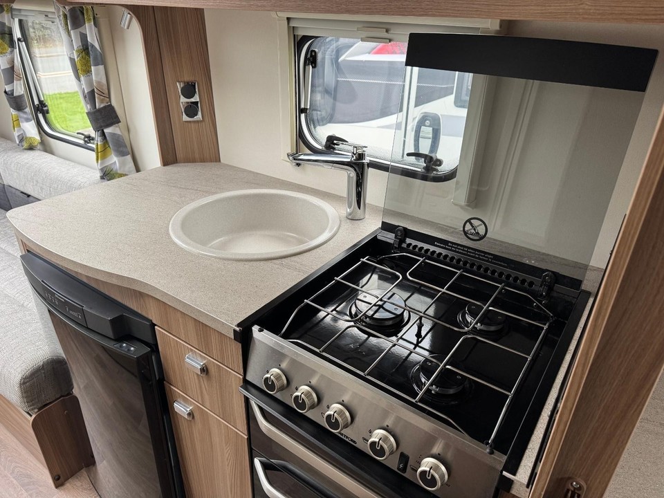 2017 Swift Sprite Major 4 SB - Transverse island bed-4 berth-Ben Nevis ...