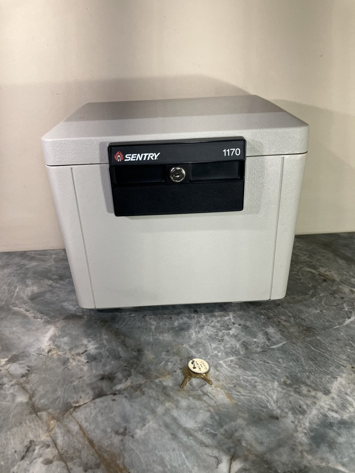 Sentry 1170 Fire Safe Security Box Chest Lockbox w/ 2 Keys - EUC | eBay