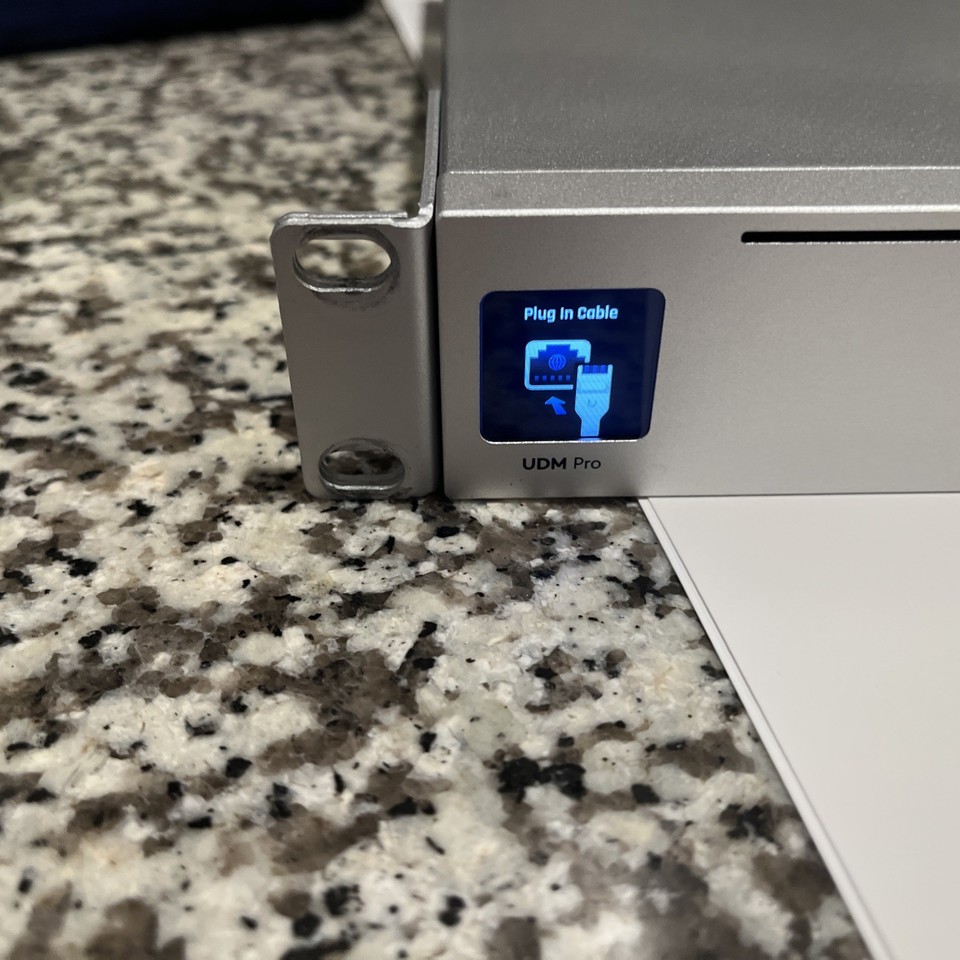 Ubiquiti UDM-PRO UniFi Dream Machine Pro All-in-one Enterprise Security ...