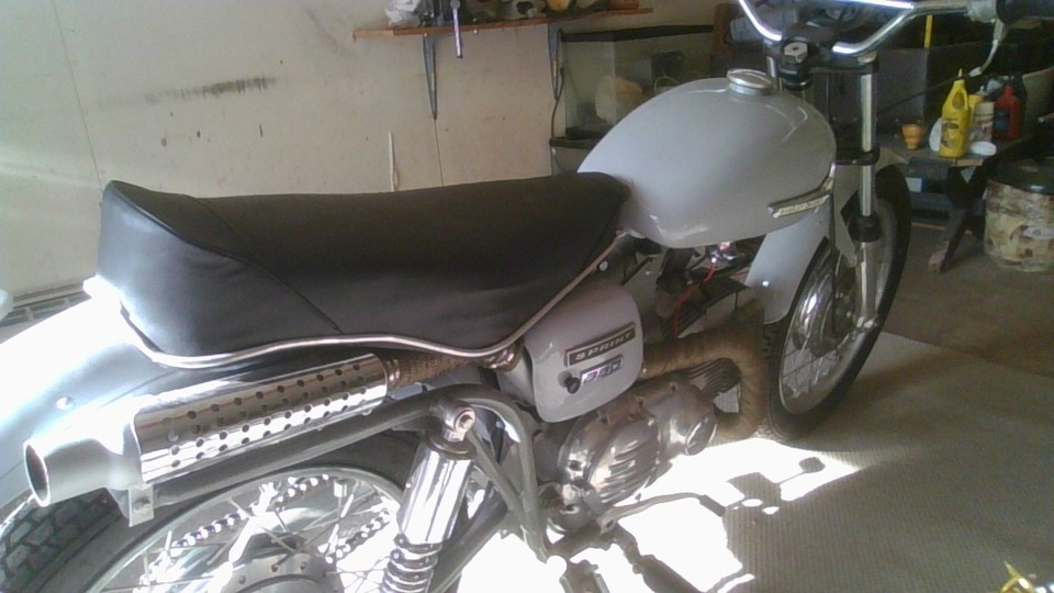 perfect 1970 harley aermacchi sprint ss 350cc seat (just the seat ...