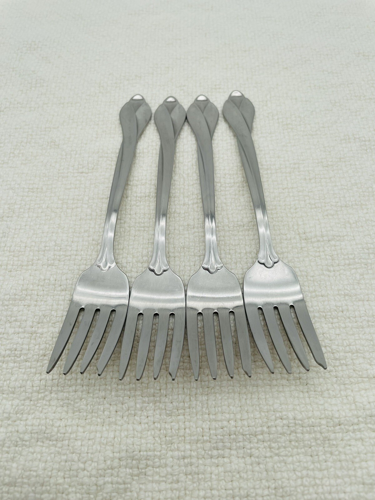 Oneida Satin Tribeca Sets of 4 Salad Forks Stainless Flatware ...
