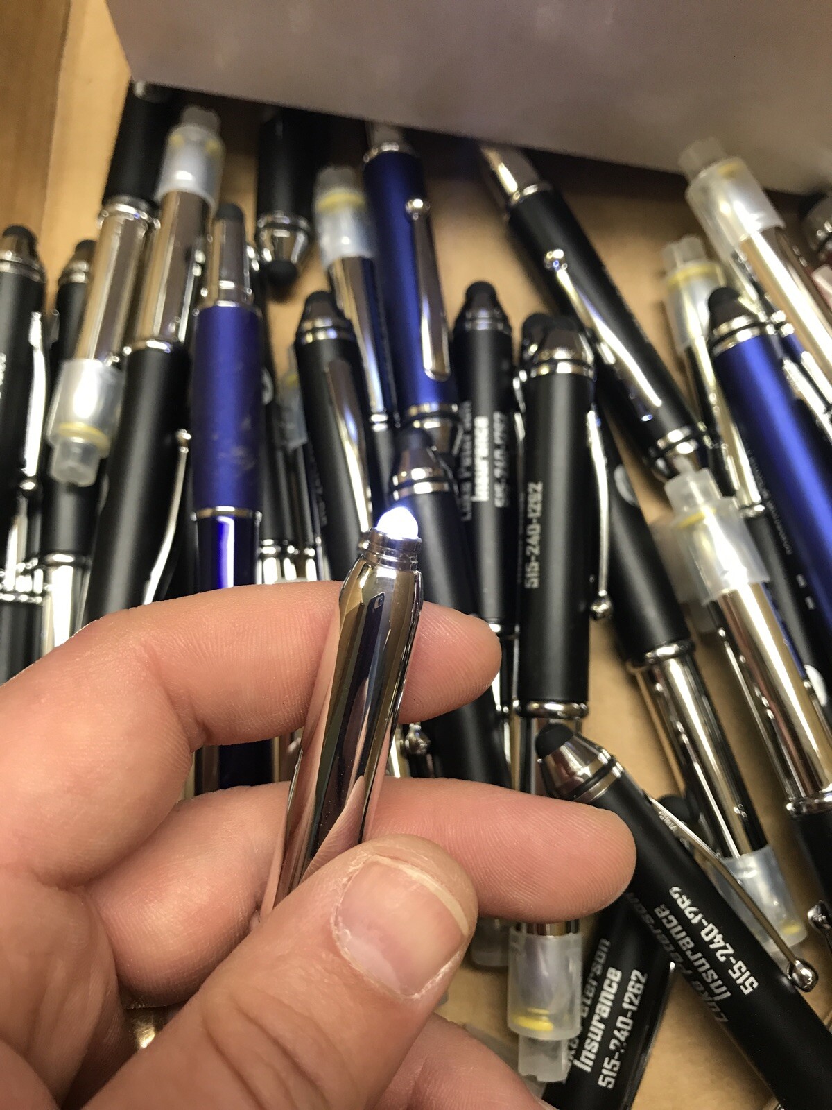 Bulk Lot of 100 LED Light Pens Misprint Ball Point Pens with Stylus | eBay