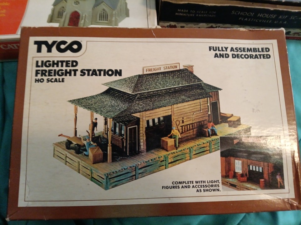 Vintage Lionel Elevated 6-2111 Trestle O27 Gauge And Lot Of 4 Buildings ...