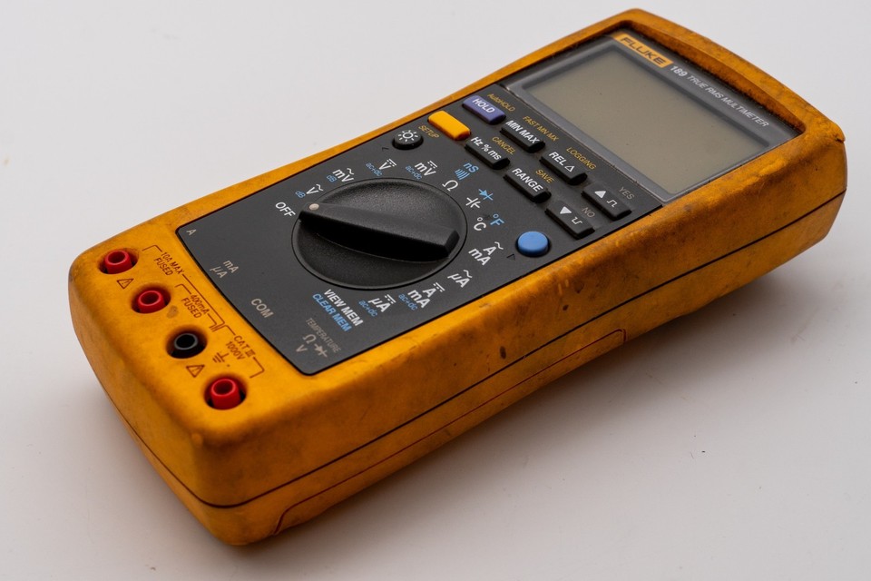 Fluke 189 True RMS Digital Multi Meter *For Parts/Not Working* | eBay