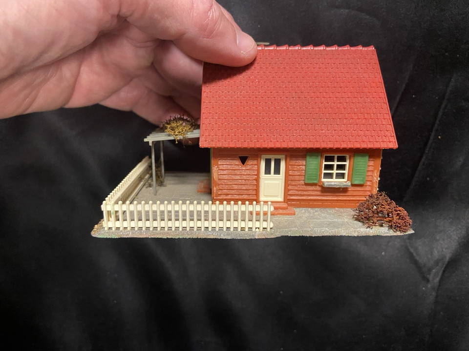 Vintage Fully Assembled Houses (2) for HO Model Train Set Town 1:87 | eBay