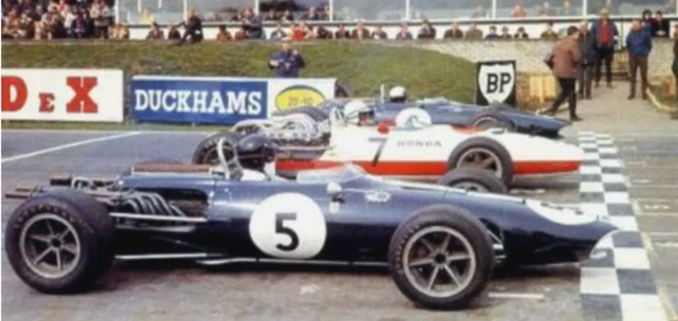 Ferrari Engine in 1967 Race Car w/Spoke Wheel Rims1:18SCALE CUSTOM ...