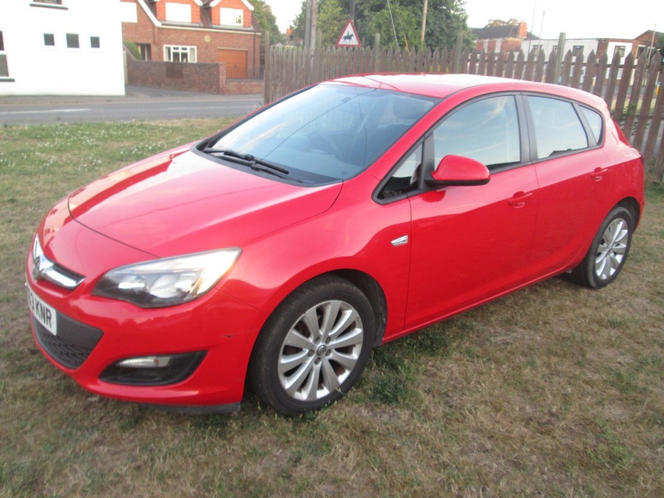 2013 (63 plate) Vauxhall Astra 1.6i Exclusiv 5dr Red MOT July 26 | eBay UK