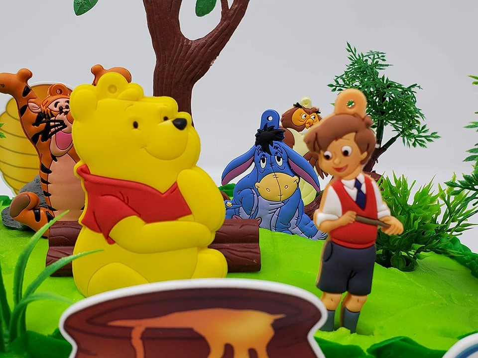 Winnie the Pooh Deluxe Birthday Cake Topper Set with Tigger, Eeyore ...