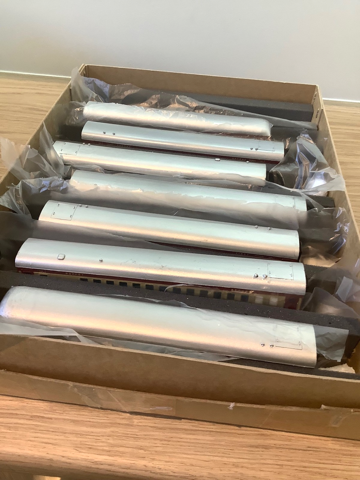 NSWGR Air Conditioned "HUB" Set 119, HO, Seven (&) car set | eBay Australia