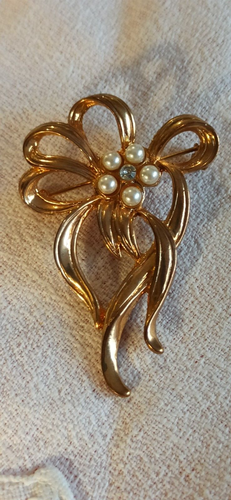 Belle broche dorée ruban avec des perles et brillant | eBay