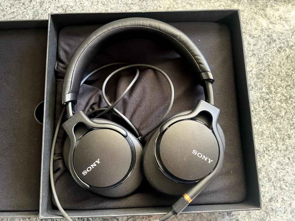 Sony Stereo Headphones Model: MDR-1AM2, 360 Reality Audio, One Owner ...