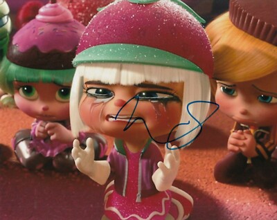 MINDY KALING signed (WRECK IT RALPH) 8X10 *Taffyta Muttonfudge* photo W ...