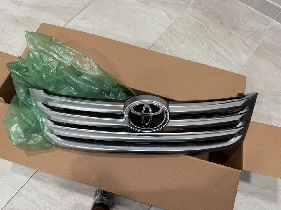 Brand New Genuine Toyota Avalon Grille 5310107060 with emblem badge | eBay