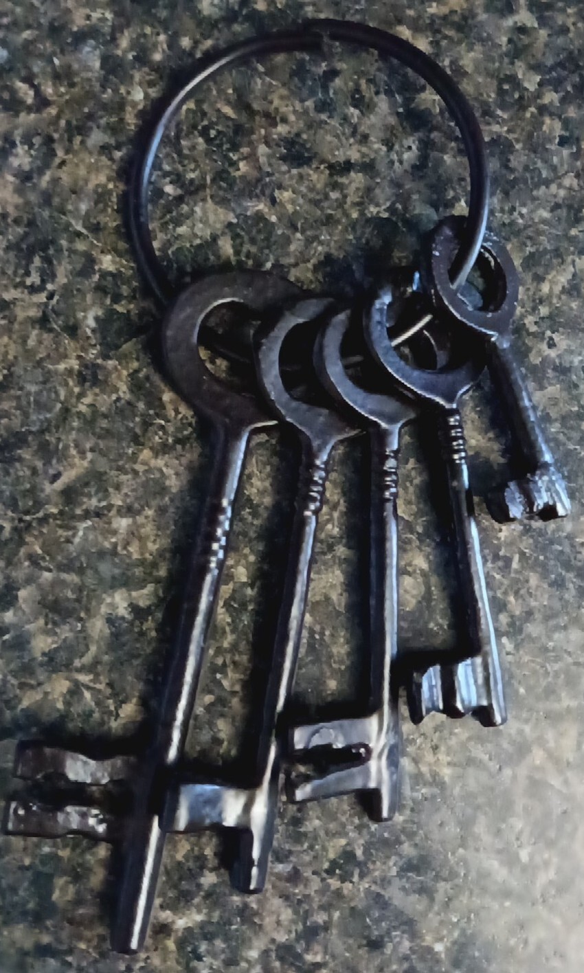 Lot of 5 Black Metal Skeleton Keys Ring Jail Prison Gate Decor | eBay