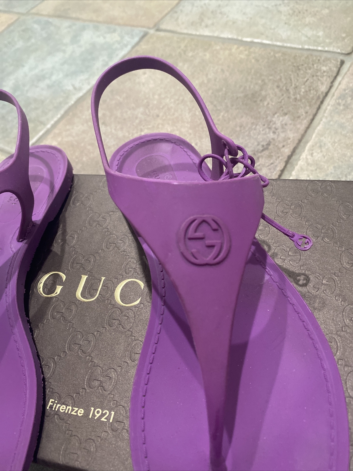 Gucci Katina Jelly Thong Shoes Flats. Size 36 - Gem