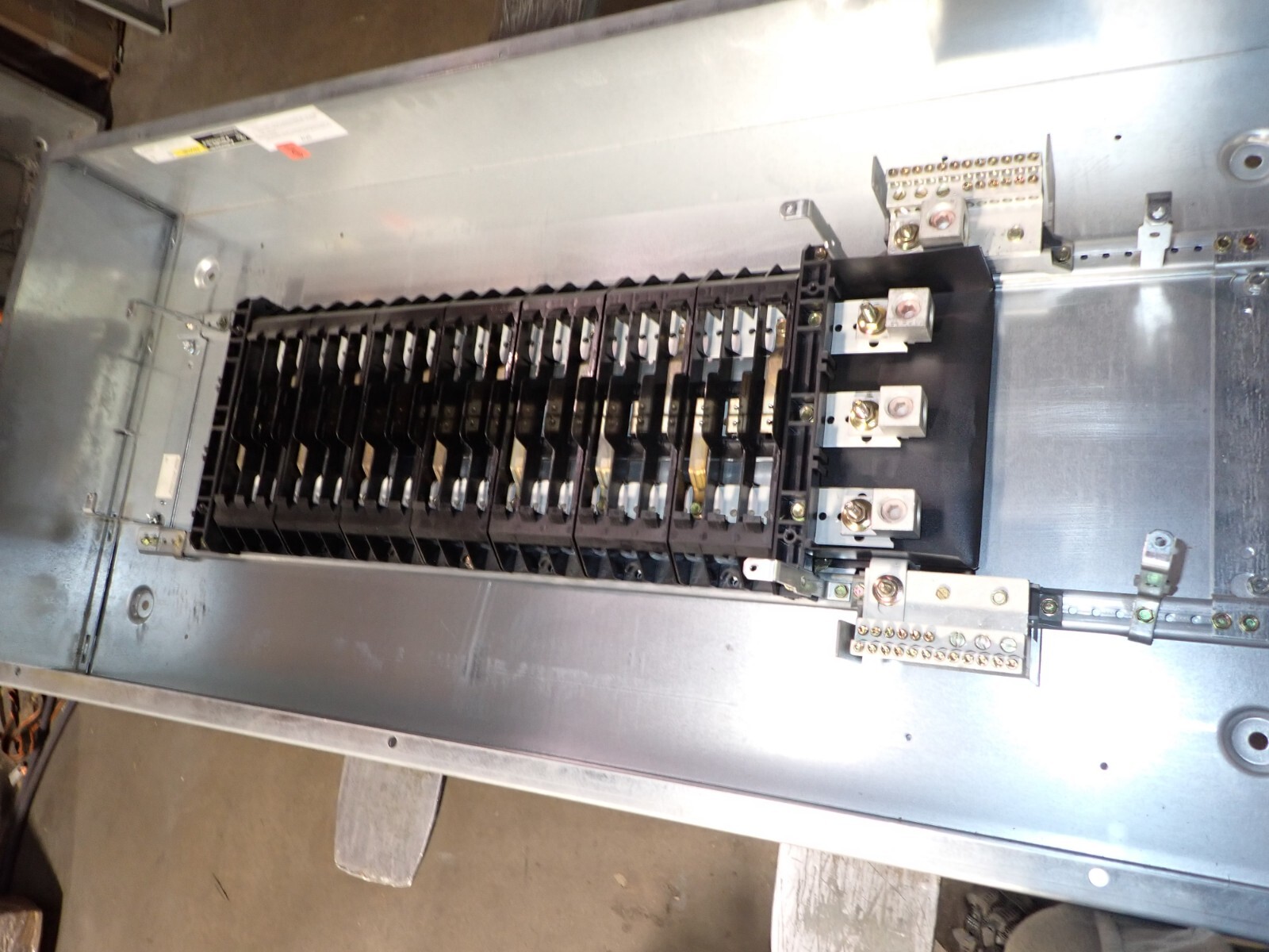 NEW GE AQF3422MT 225 amp MLO 3 Phase 208v Panelboard AF43FDNM 43" Flush ...