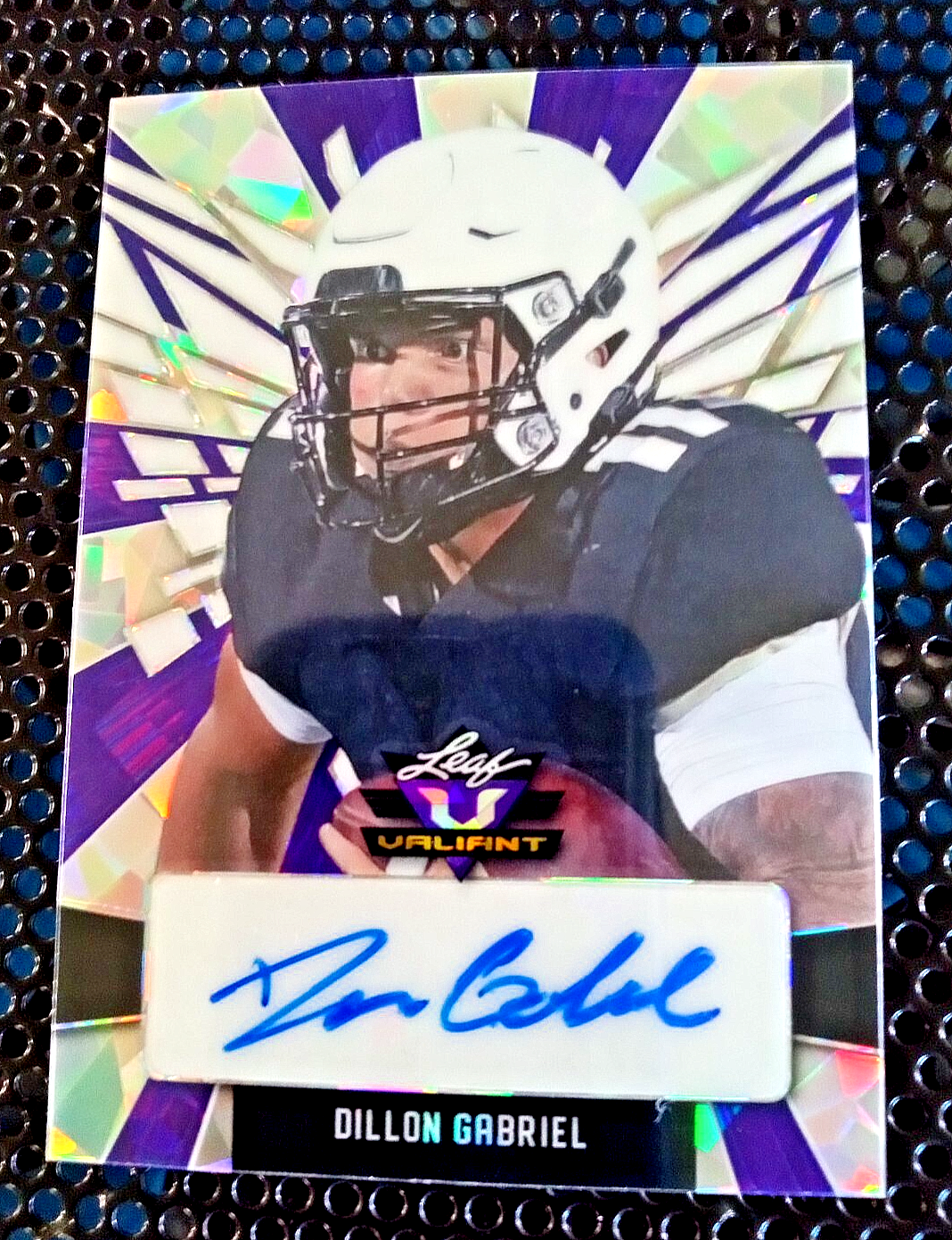 Dillon Gabriel Oregon Ducks 2022 Leaf Valiant PURPLE Prismatic CRACKED ...