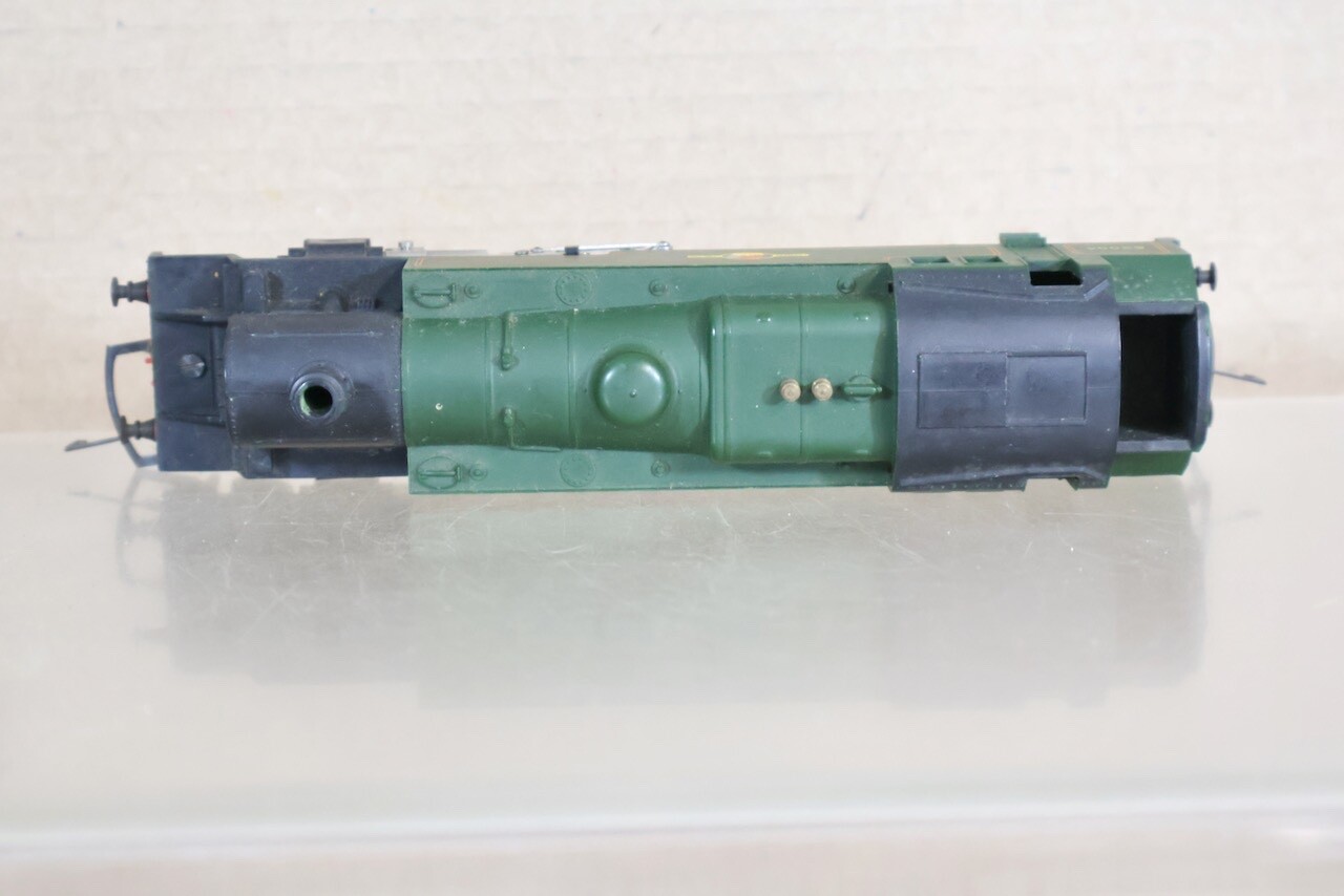TRIANG R59S BR GREEN 2-6-2 STANDARD CLASS 3MT TANK LOCOMOTIVE 82004 oi ...