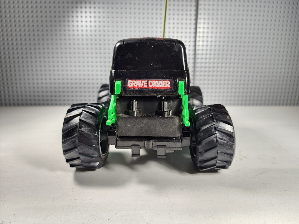 New Bright Monster Jam Grave Digger Truck 1:15 RC 9.6V No remote | eBay