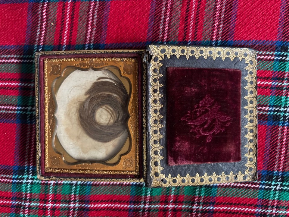 Victorian Mourning Hair Relic in Ambrotype Case w/ Mother of Pearl – c ...