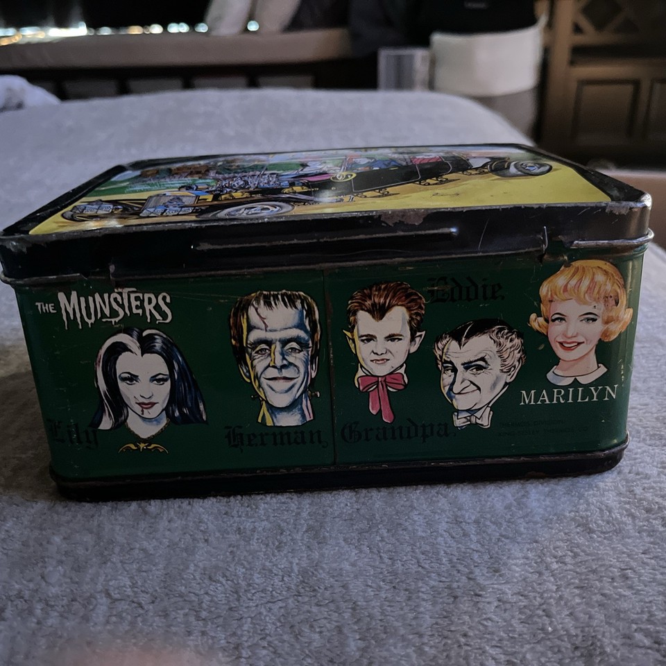 THE MUNSTERS LUNCH BOX WITH THERMOS 1965 | eBay