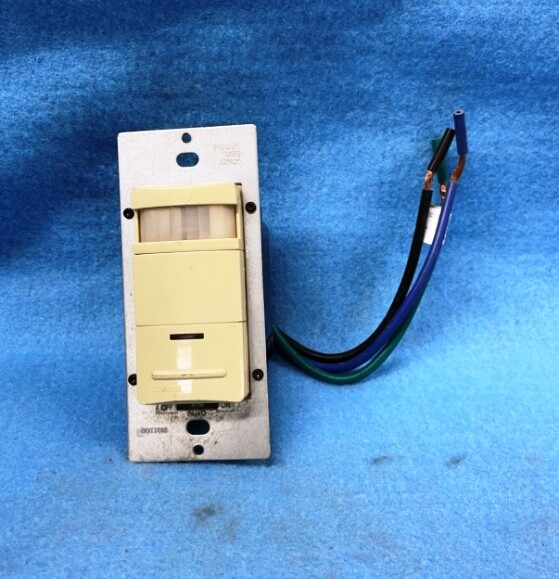 Old Leviton Occupancy Sensor Switch Legrand RRW600V Radiant 3 Wire